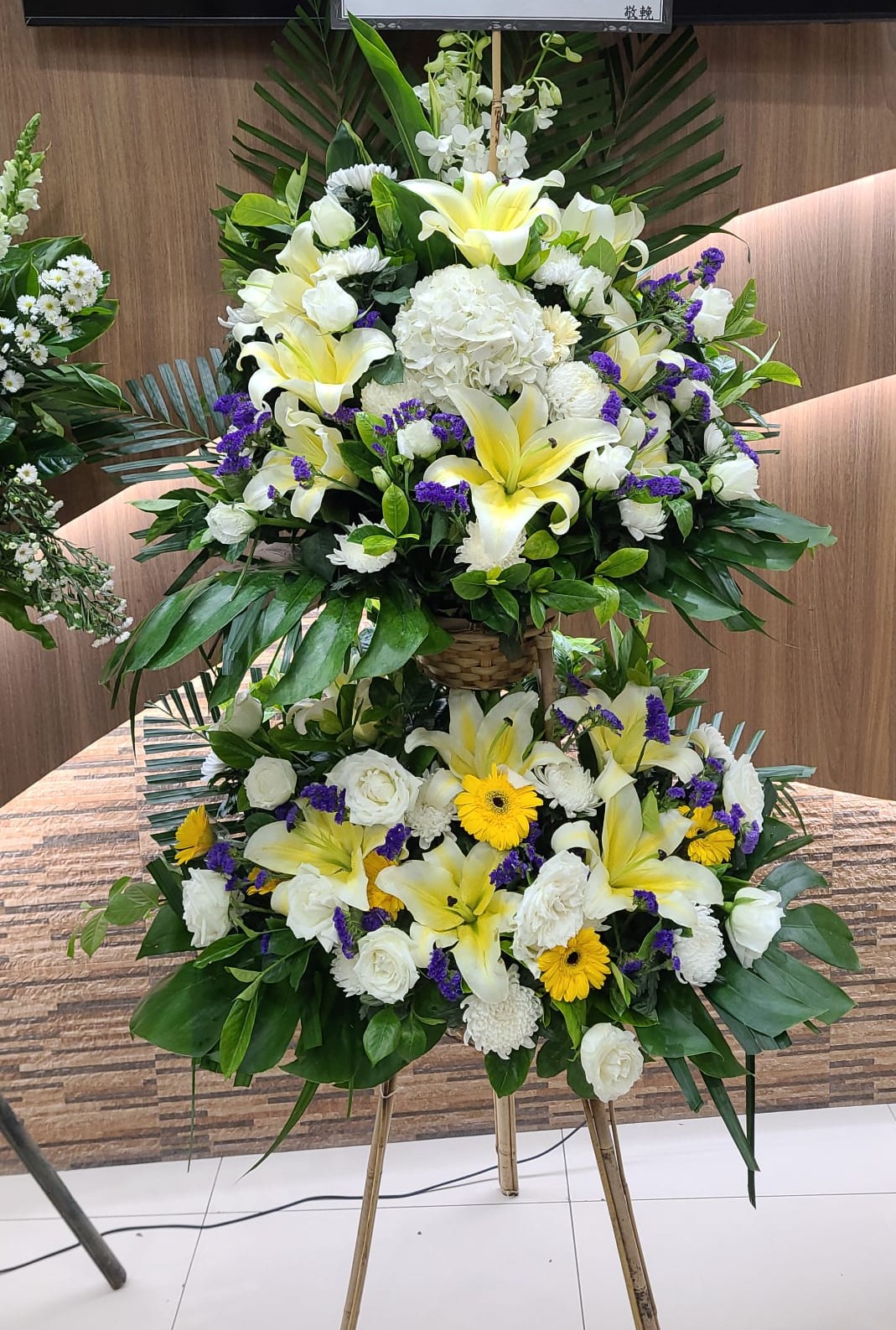 Standing Easel Spray (2 Levels) - Leung Chun Woon Kee Company Limited